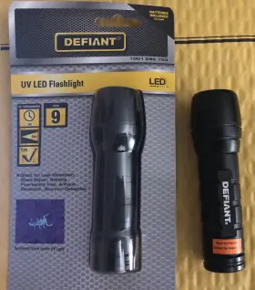 DEFIANT 1001592733 Uv Led Flashlight Set